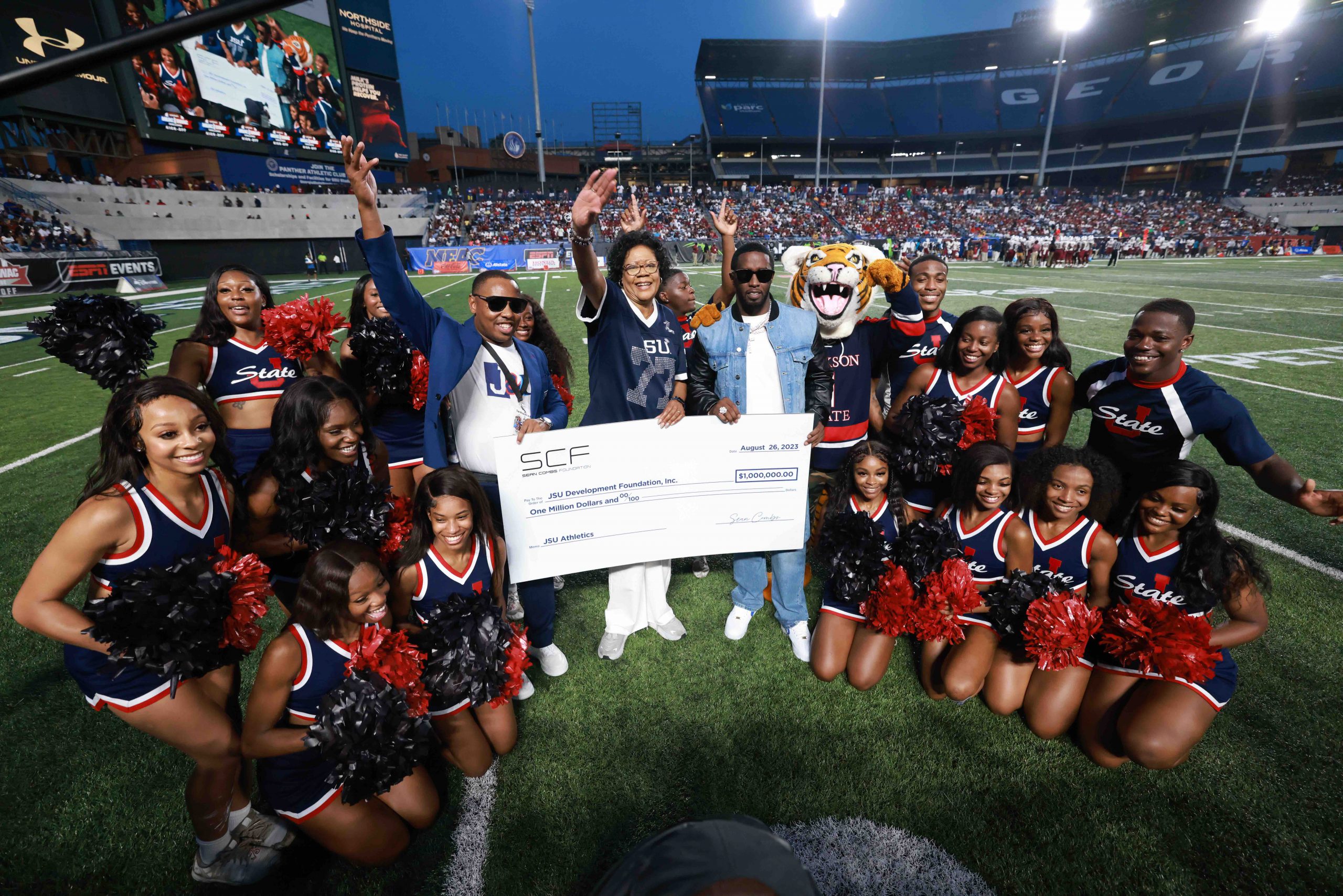 Sean 'Diddy' Combs officially presents $ 1 Million donation to Jackson ...