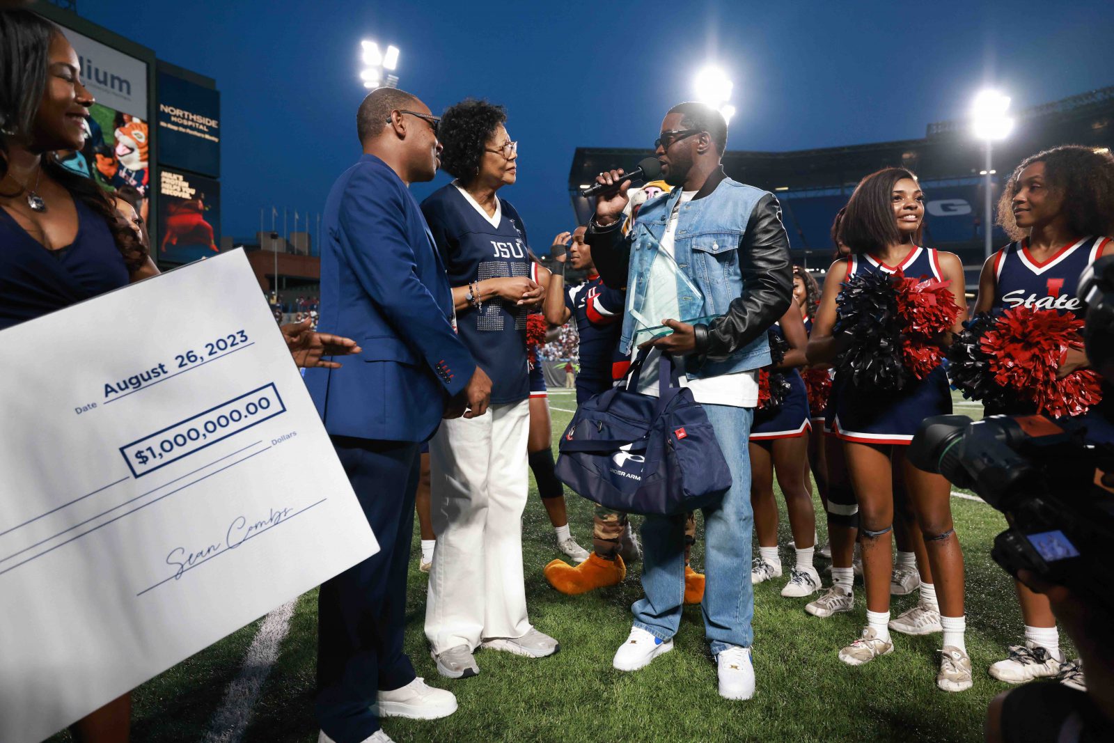 Sean ‘Diddy’ Combs officially presents $ 1 Million donation to Jackson ...